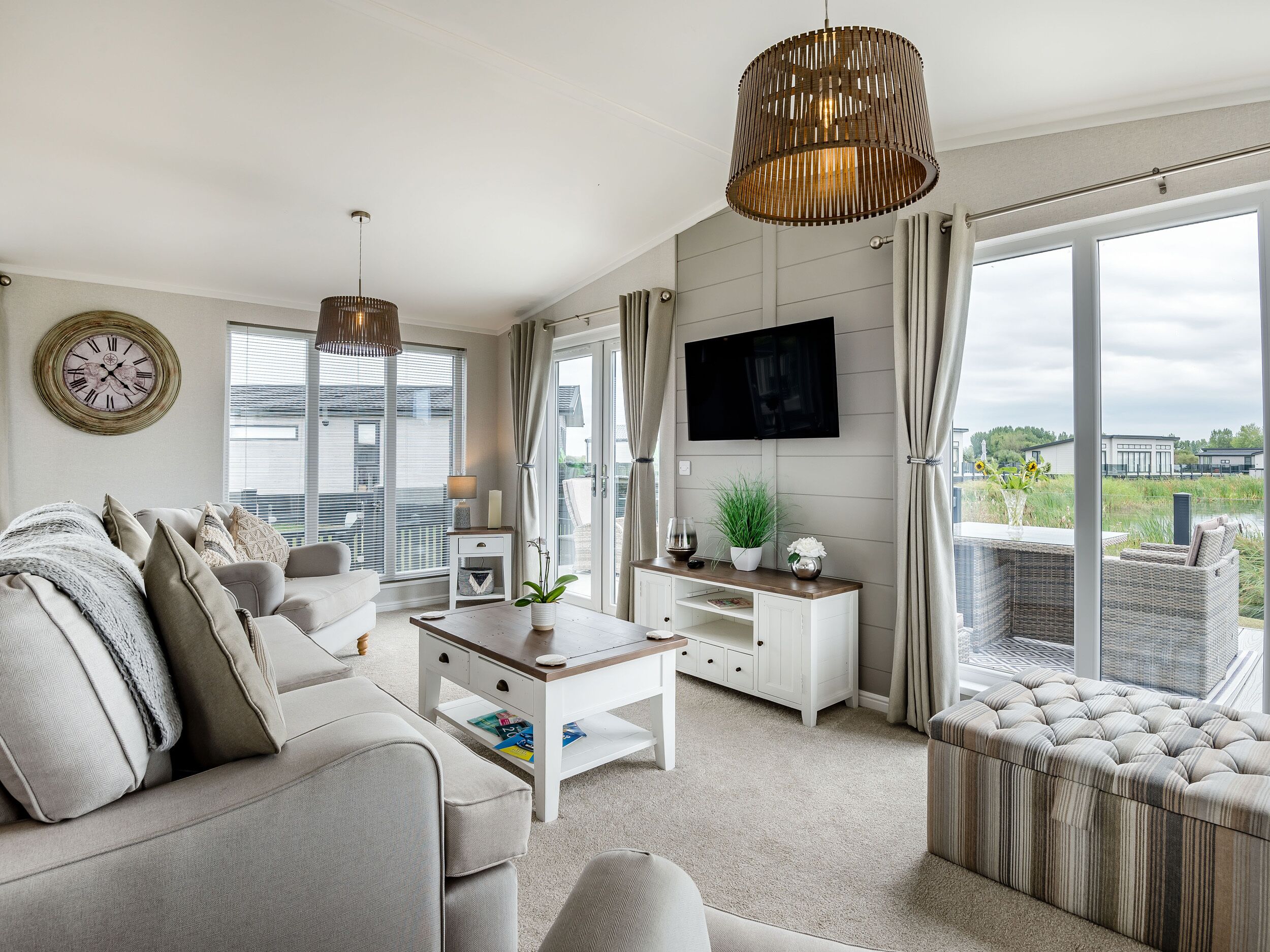 Number 8 Lakes View, Family Friendly, With A Garden In Brean - Burnham-on-Sea