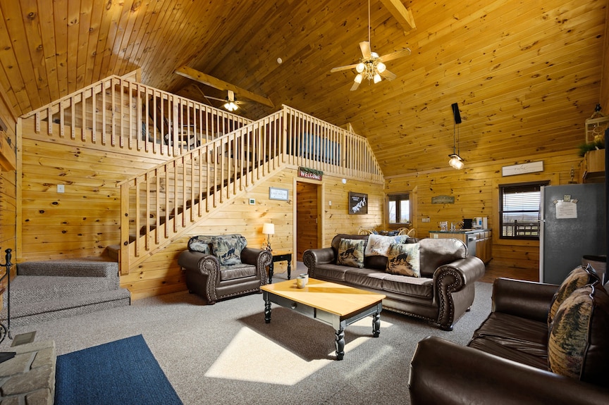 Beautiful Mountain/lake Views! Hot Tub + Pool Table - Dandridge, TN