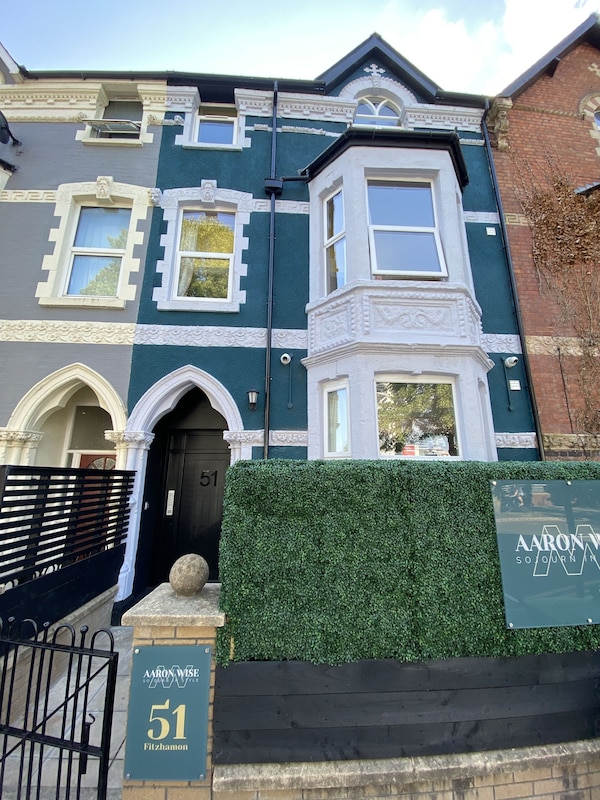 Aaron Wise - 51 Fitzhamon - 카디프