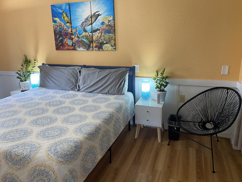 **Pet Friendly** Island Guest House With Pool - Outer Banks, NC