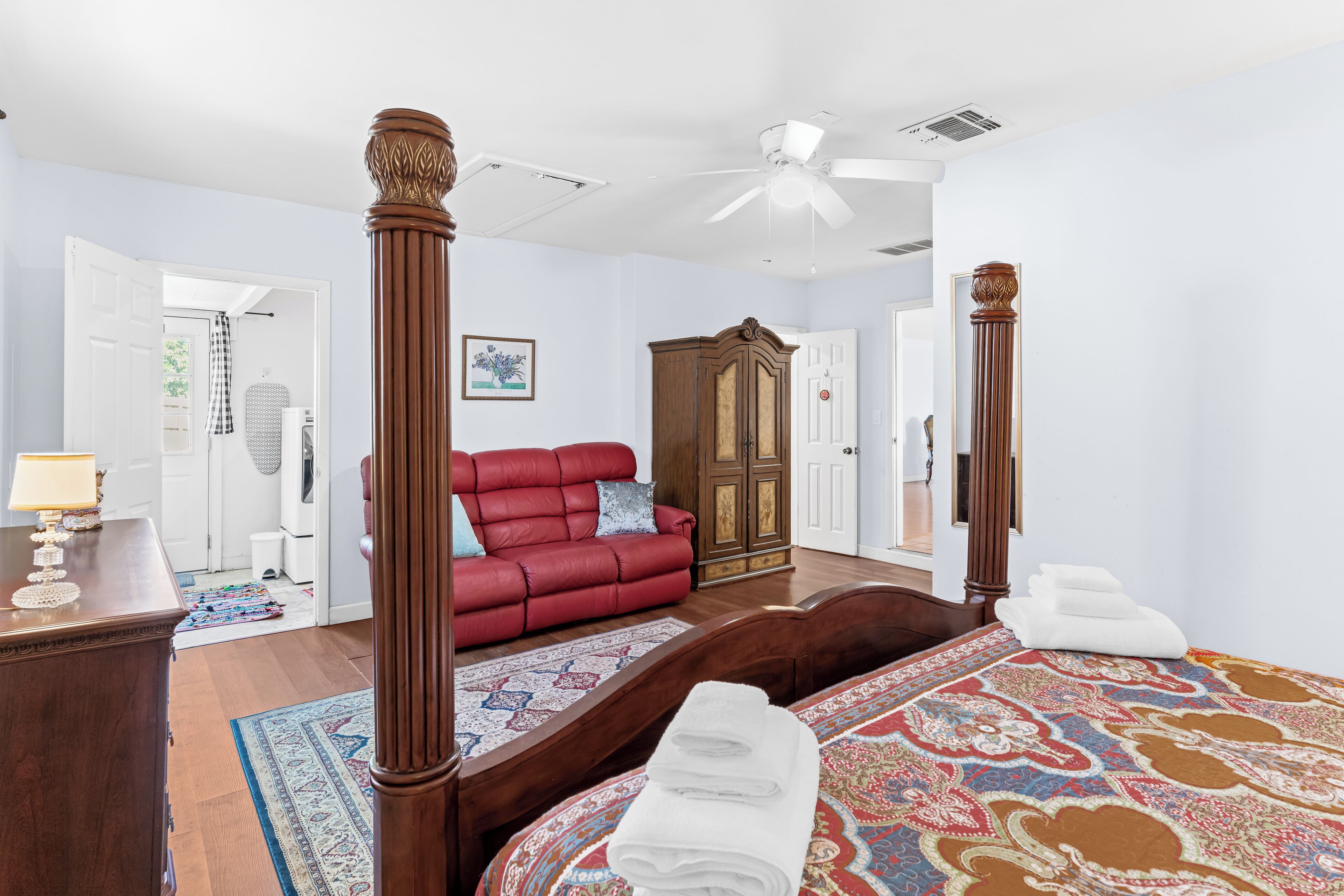 Curly Sunshine  Spacious 4br, 2bath Retreat In The Heart Of Clearwater, Florida - ラーゴ, FL