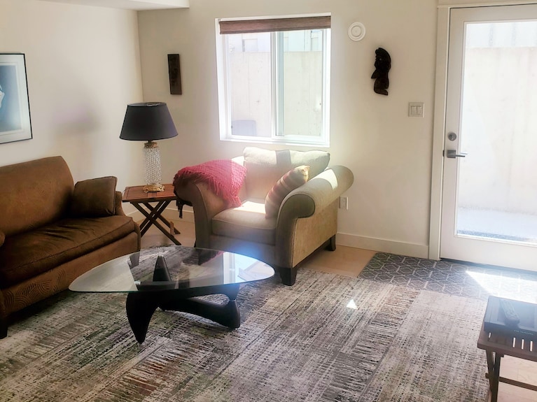 Conveniently Located Guest Suite In The Heart Of The Cowichan Valley. - Duncan