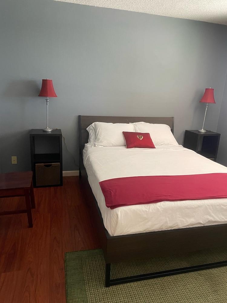 Cozy Home With Sparkling Pool And Pet Friendly - Mesa, AZ