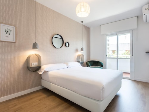 Trendy & Bright Apartment With Parking - Séville