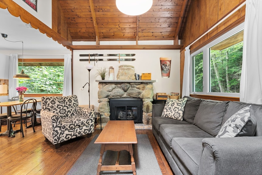 2 Mins To Smuggs, Fireplace - Vermont