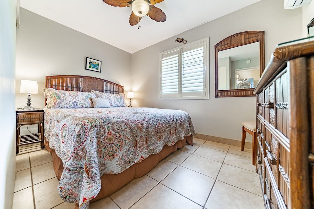 2 Br Condo Across The Road From Maui's Best Beaches! - Kihei, HI