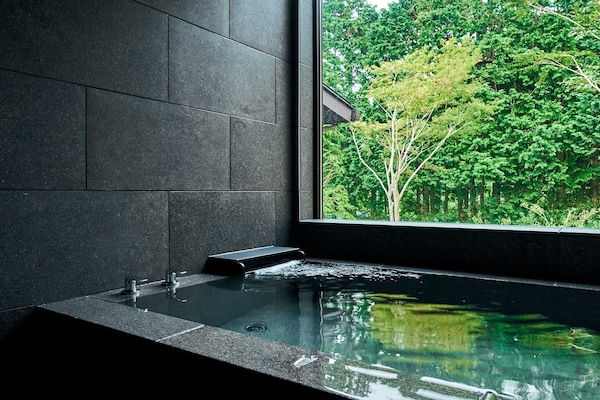 Banheira e chuveiro separados, banheiras de fontes termais