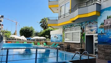 Piscina exterior sazonal