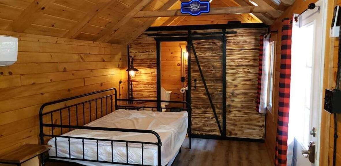 Windrock Hideout Log Cabin Trails 26,27 And 43 - Frozen Head State Park, Wartburg