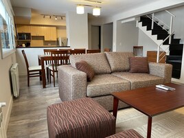 Televisor LED de 43 polegadas com canais via satélite, televisor 