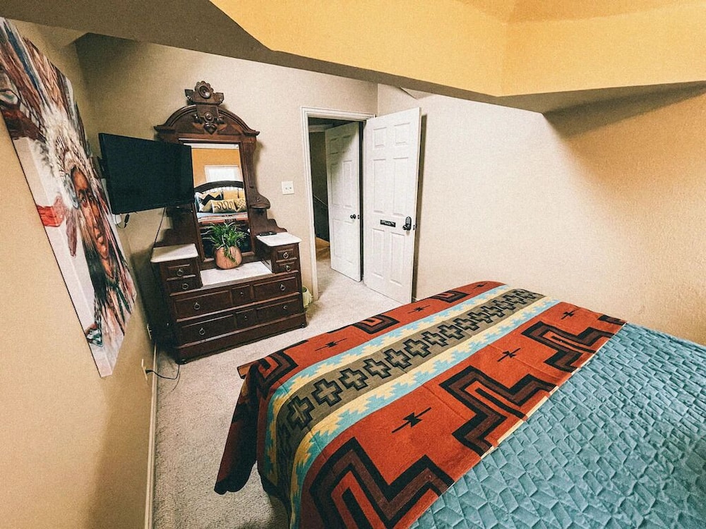 White Oak Lodge-texas Sized Pool & 24 Acre B&b - Gainesville, TX