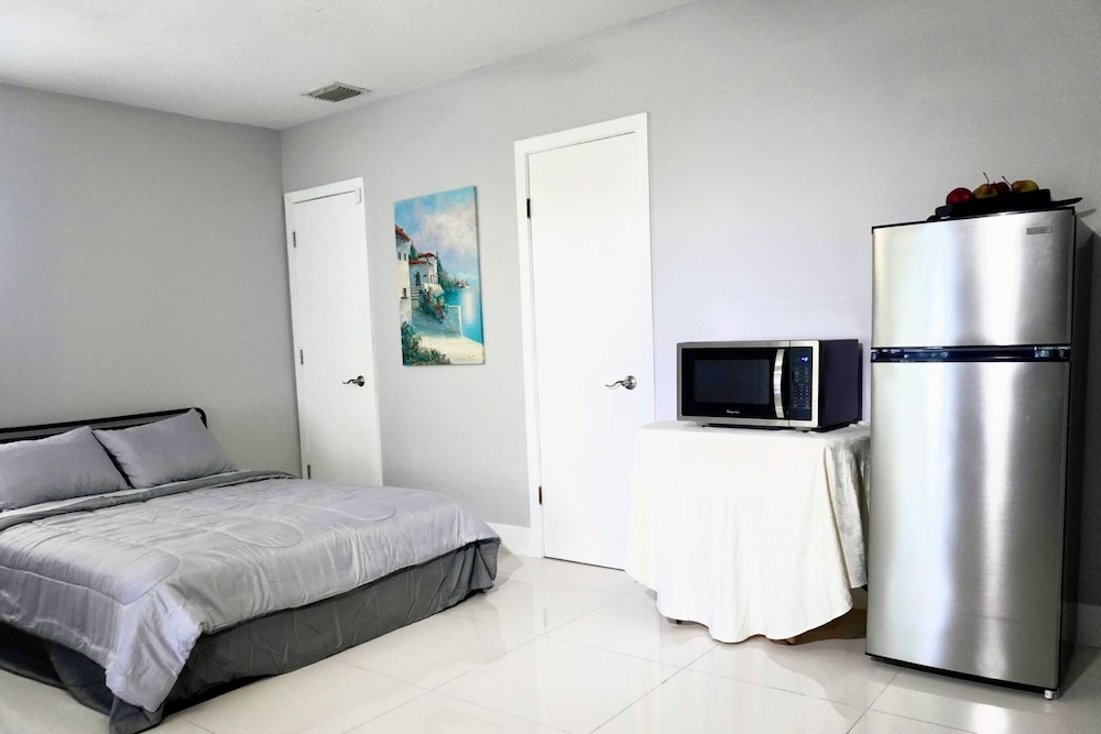 Miami - Independent Studio - Doral, FL