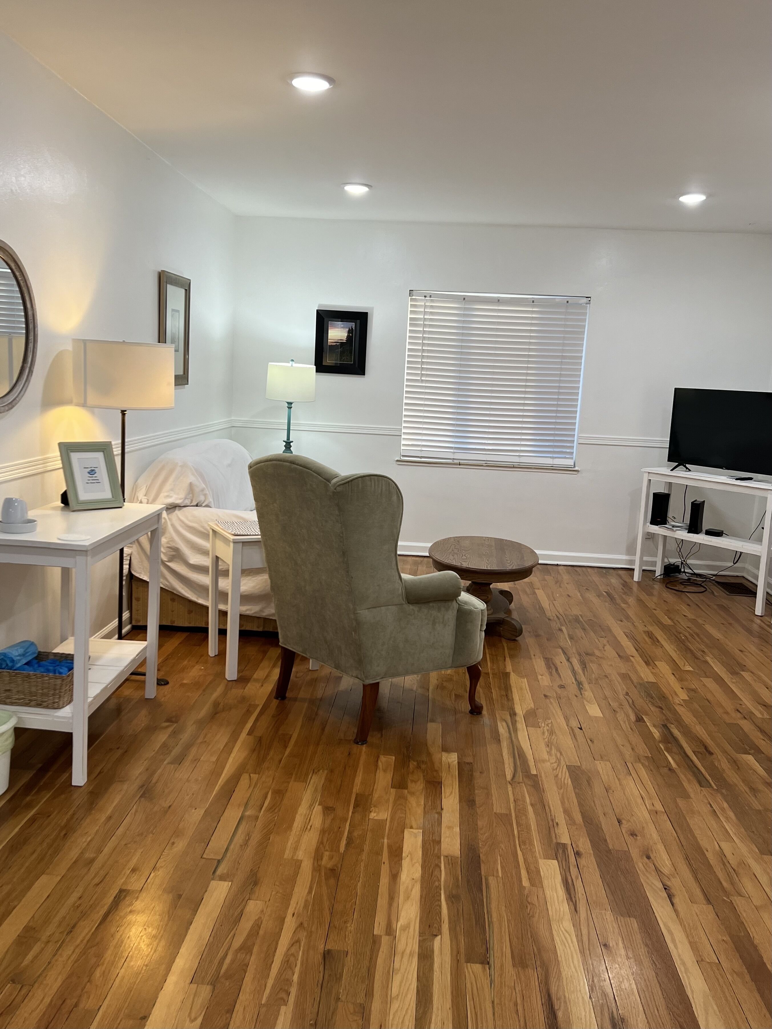 Parkside Flat - Fresh & Clean - Cheyenne, WY