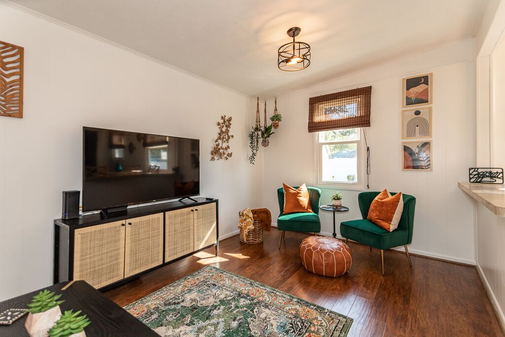 Lakeview Luxe Boho Bungalow - 5 Mi To Gotl, Close To Ashtabula Harbor & Wineries - Geneva, OH