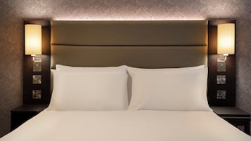 Quarto Standard, 1 cama de casal | Secretária, secretária adequada para computadores portáteis