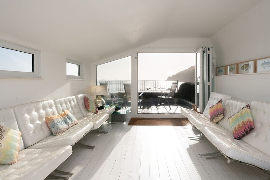 Spacious Light Cosy Beach Front House With Balcony Overlooking The Sea - Plymouth