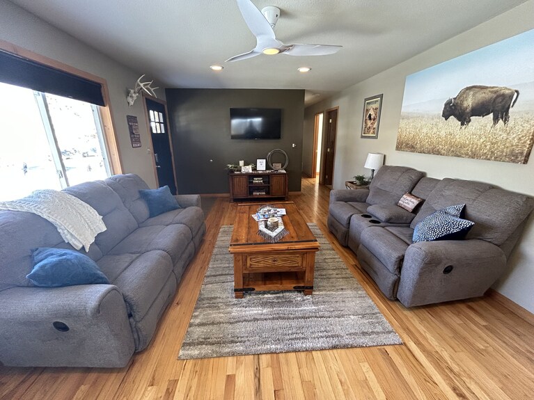 Cowboy Cottage - 3 Bedroom, Private Home - Wyoming