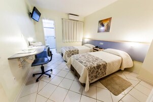 Frigobar, cofres nos quartos, Wi-Fi de cortesia, roupa de cama