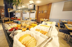 Café da manhã continental grátis todos os dias