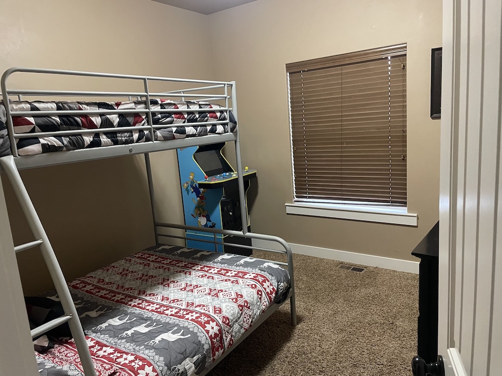 House By The Park, Fun For Everyone!!!! - Ballard, UT
