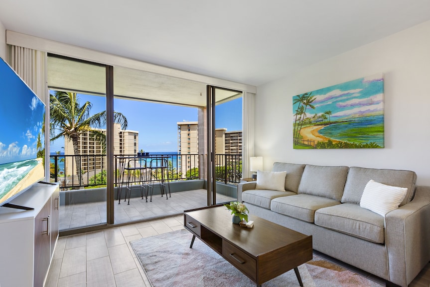 Catch The Breeze In This Chic, Remodeled Retreat - Maui, HI