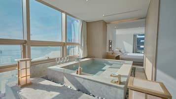 Quarto, vista para o oceano (Private Spa, Randomly selected) | Cortinas blackout, quartos à prova de som, ferros/tábuas de passar roupa