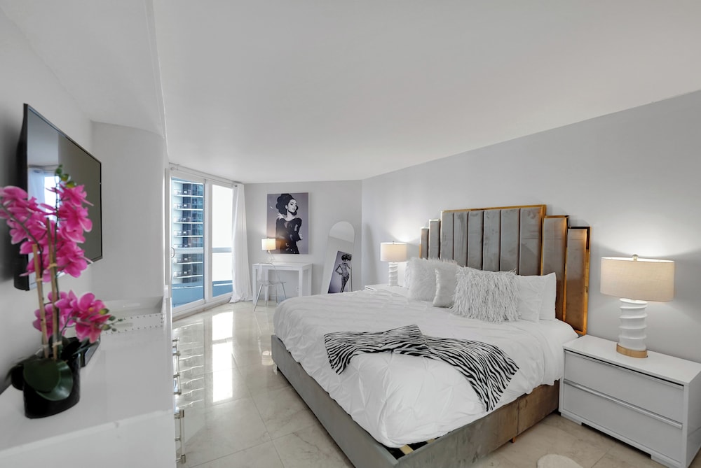 Hello Gorgeous! 3 Bedroom Renovated Condo, Water And City Views - マイアミ