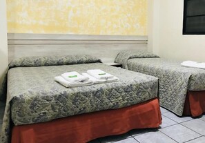 Quarto triplo standard | Escrivaninha, espaço de trabalho para notebook, Wi-Fi de cortesia