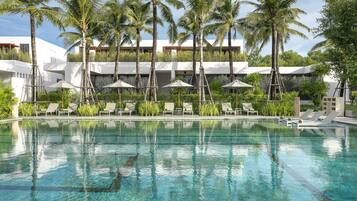 2 piscinas exteriores