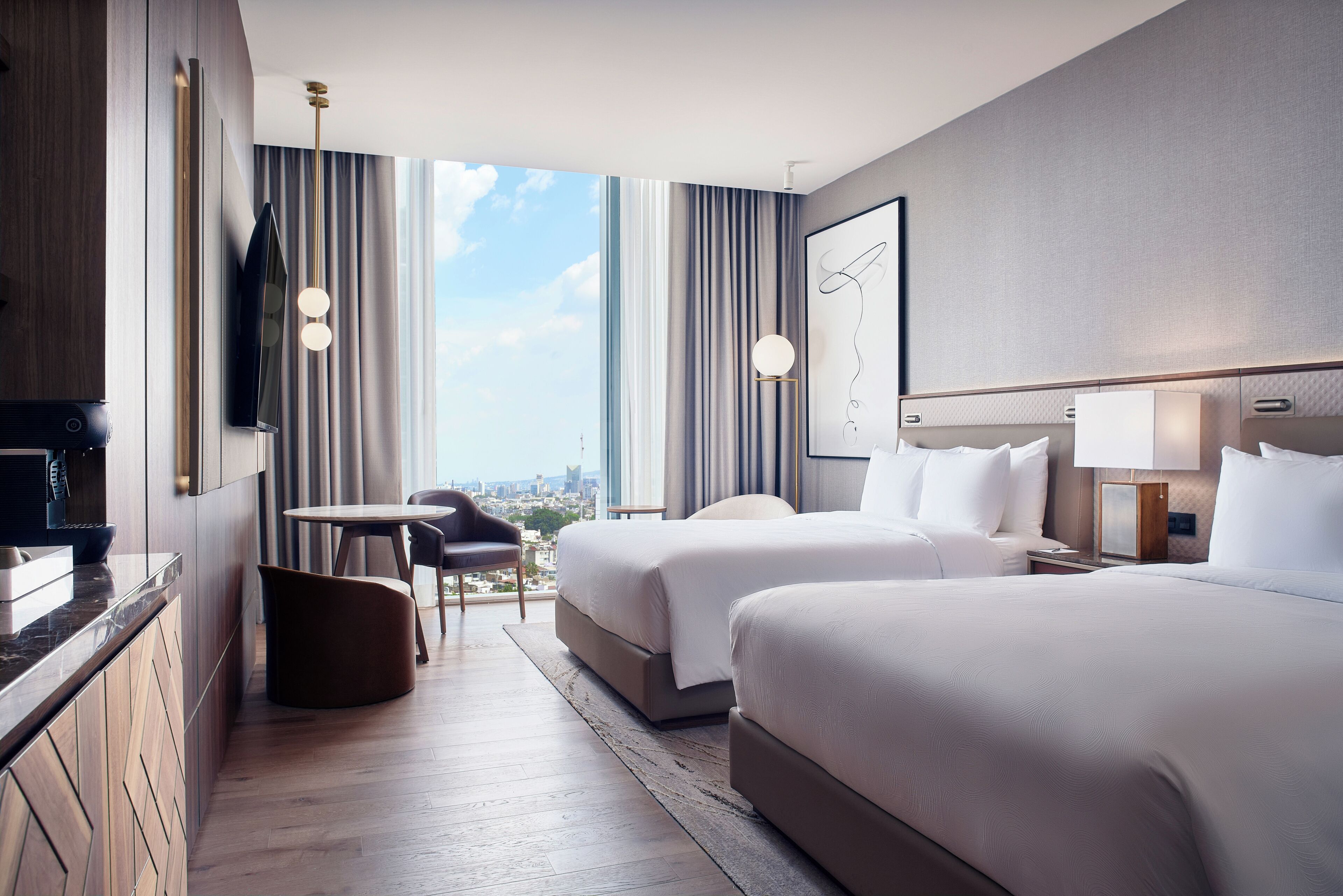 Quarto, 2 camas Queen | Roupas de cama premium, frigobar, cofres nos quartos, escrivaninha