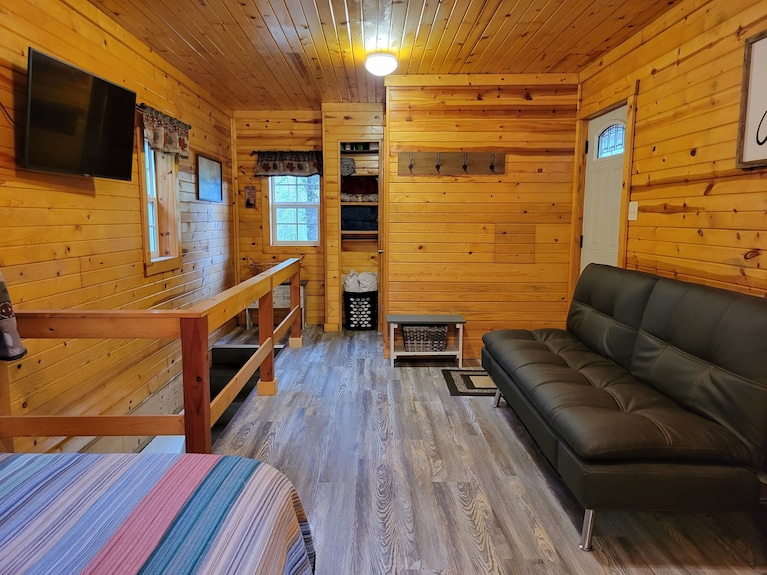 Cozy Cabin Down On The Farm - Holly River State Park, Hacker Valley