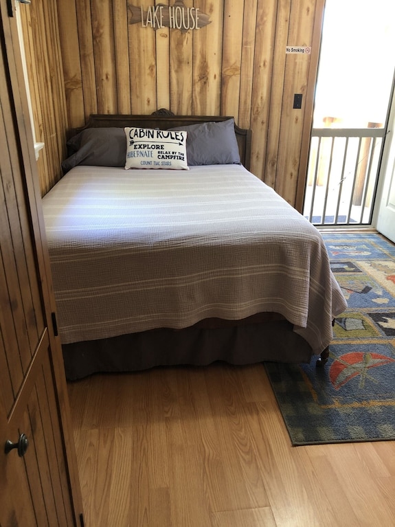 Studio Cabin On Private Lake, Pet Friendly - Wind Cave National Park