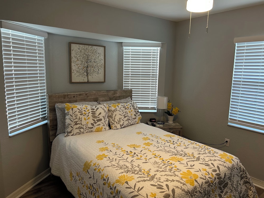 Port Charlotte Swf-safe- A+area-3bd, 2bth, Salt Pool, Renovated Pet Okay - Port Charlotte, FL
