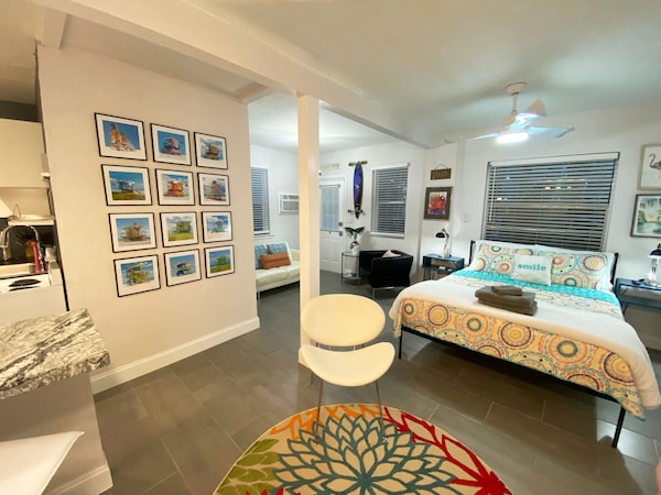New! Tropical Deco Cottage Minutes To Beaches And Barry University - Miami Beach