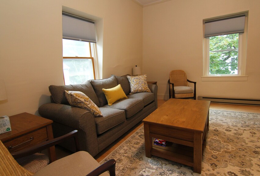 Renovated Downtown Bar Harbor Apartment, Park And Walk To Shops And Restaurants. - Maine