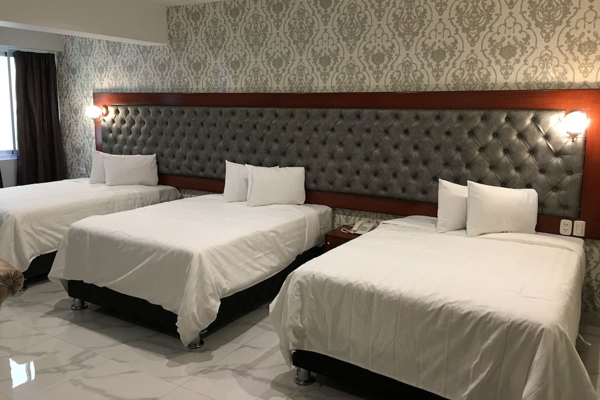 Frigobar, escrivaninha, Wi-Fi de cortesia, roupa de cama