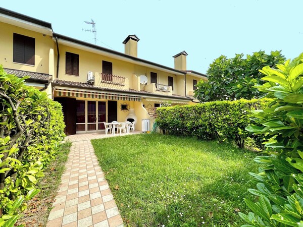 Spacious House With Garden And Pool - Caorle