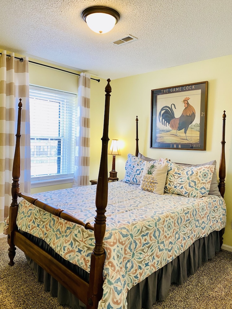 3 Bedroom Townhome In Excellent Location - Greenville, NC