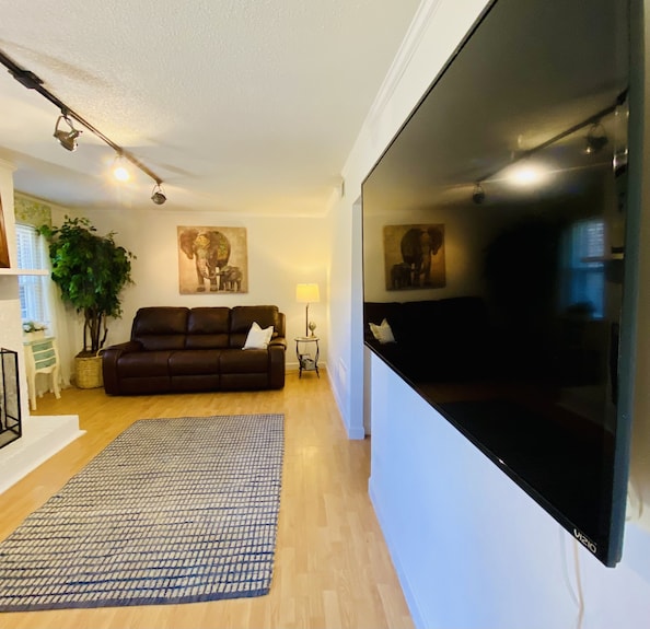 3 Bedroom Townhome In Excellent Location - Greenville, NC