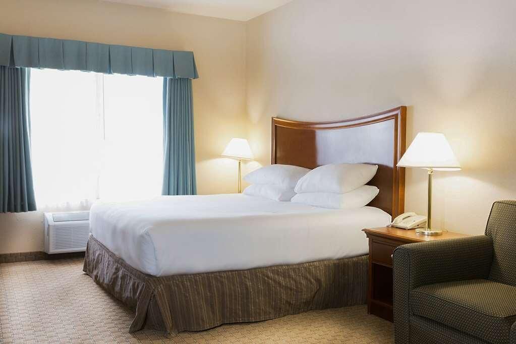 Budget-friendly Accommodation In Red Lion Mcminnville! On-site Pool! - McMinnville, OR