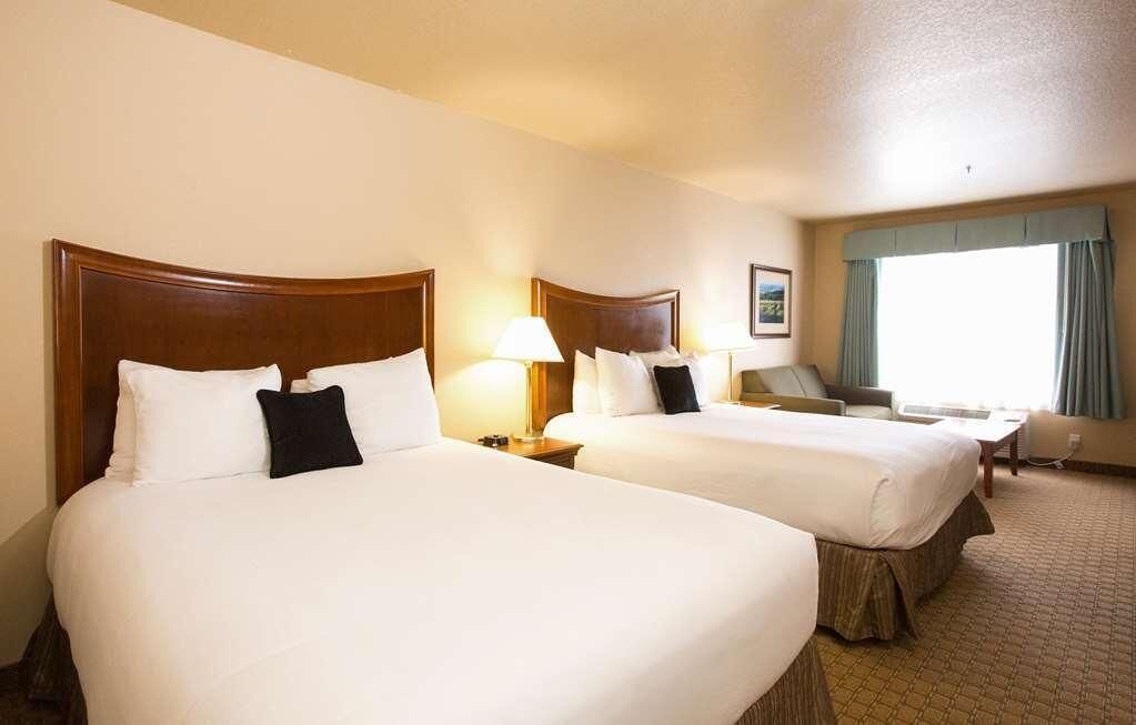 An Oenophiles Delight In Red Lion Mcminnville! Free Parking And Pets Allowed! - McMinnville, OR