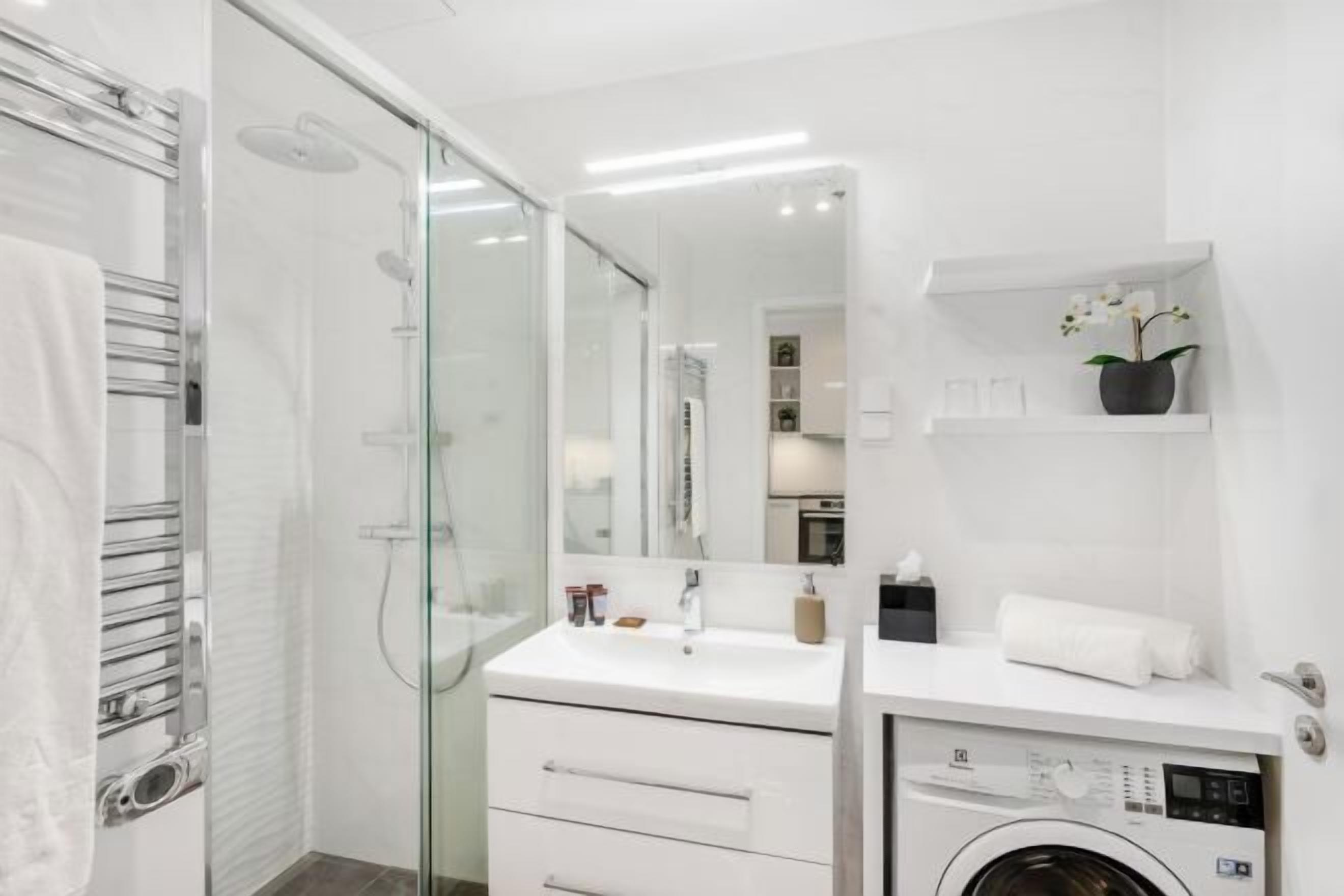 Banheiro | Banheira, produtos de toalete grátis, secador de cabelo 