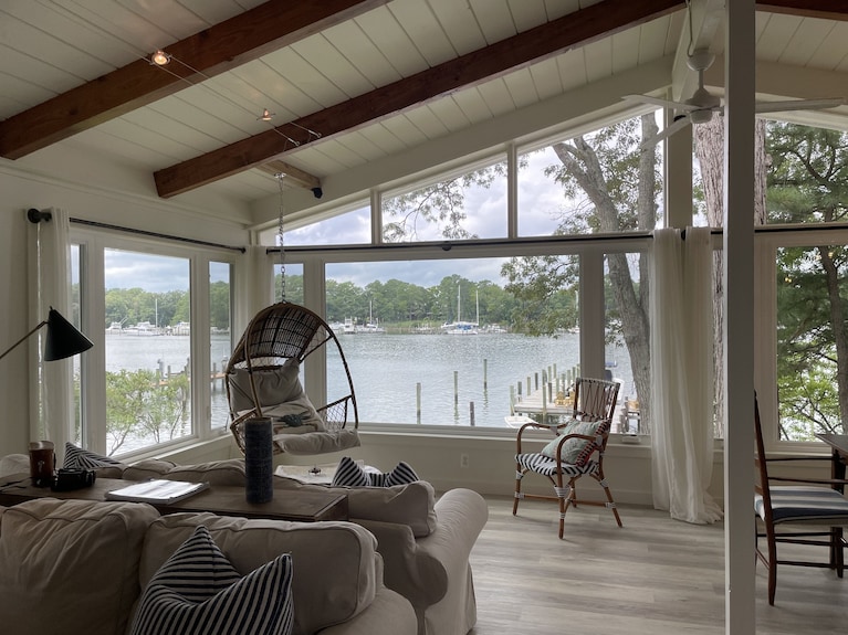 Renovated, Waterfront, Large Private Deep Water Dock, Cowboy Pool, Fire Pit - Maryland