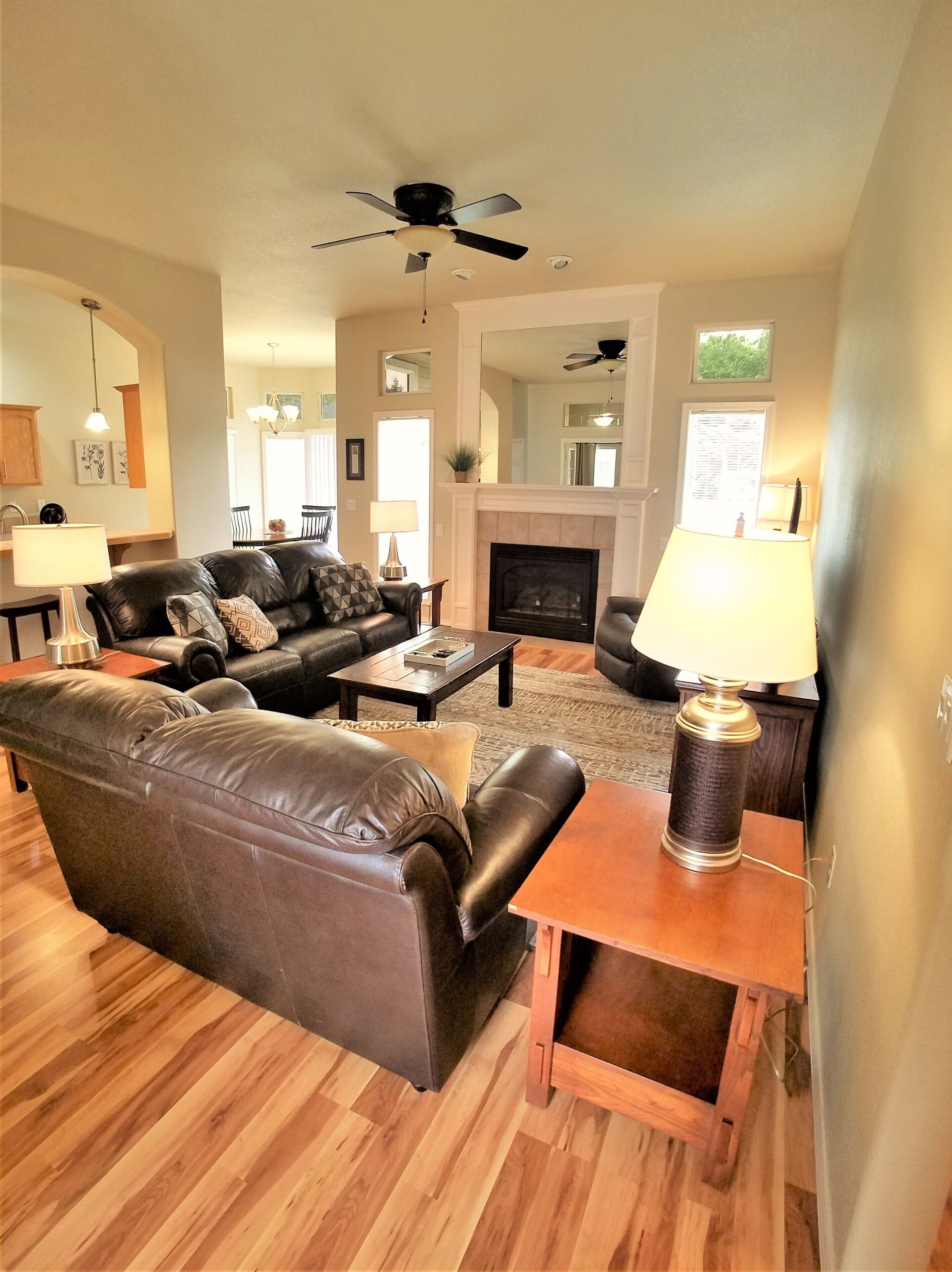 Beautiful Home In Golf Course Community - 3 Bedroom Plus Den - Meridian, ID