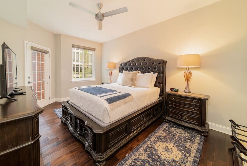 Luxe 2br/2ba Condo 1 Block From Main St W/ Balcony - Greenville, SC