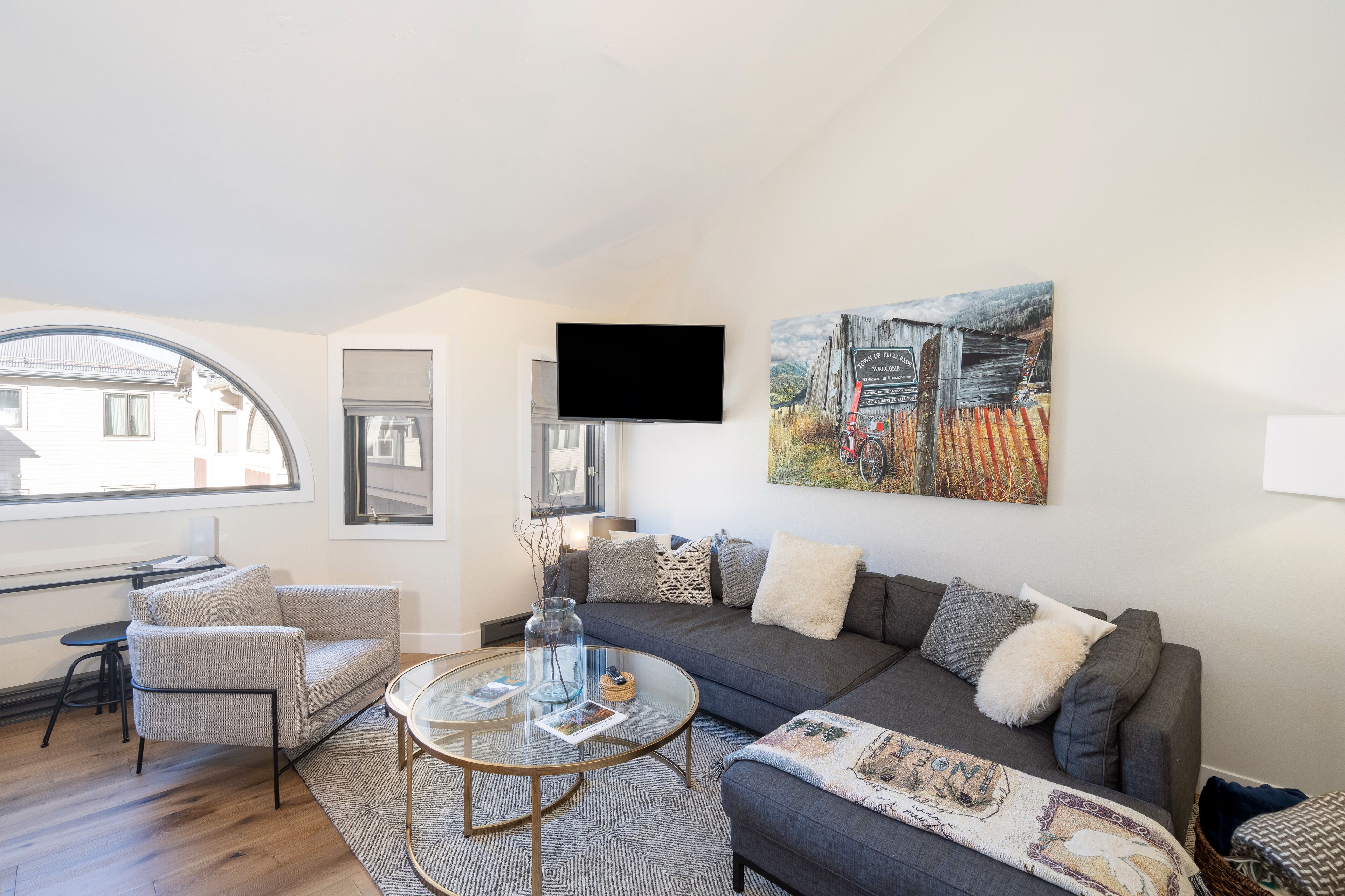 Fall Colors Are Here! Lovely 2br+loft/2bath; Pool/hot Tub; Walk To Everything! - Telluride