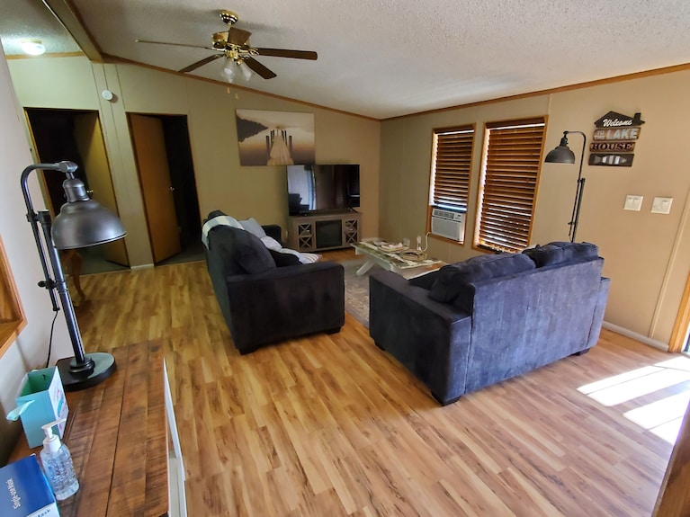 Beautiful Lake Views At This Dog Friendly Home On Rainbow Lake - Arizona