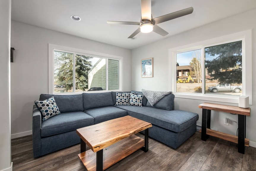 Remodeled Th Near Resort-steps To Free Ski/town Bus Stop+ Hottub-new Grill-w/d In Unit-gas Fireplace - Steamboat Springs, CO