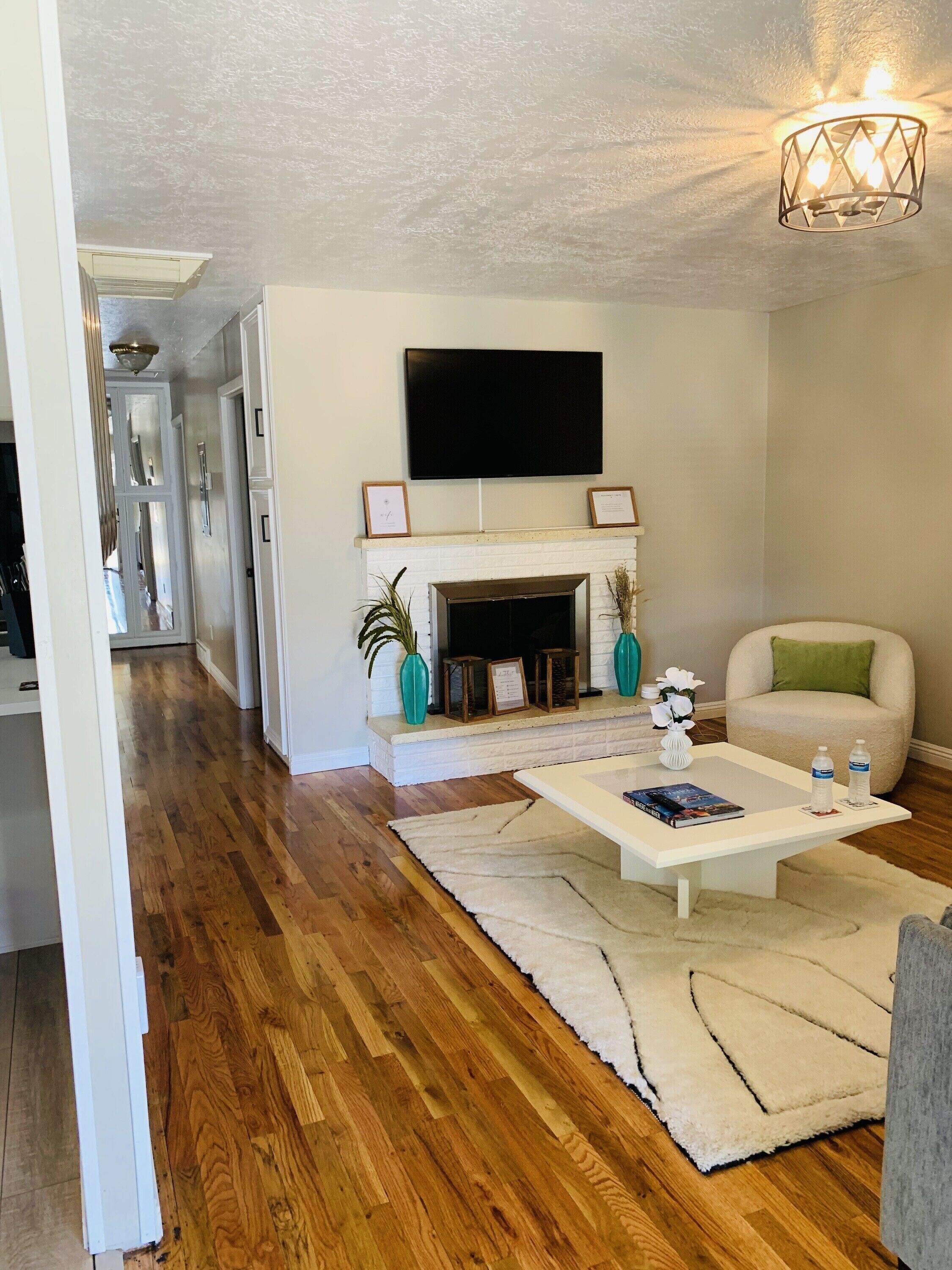 Entire House! 3 Beds/ 2 Bath Close To Airport - Salt Lake City, UT