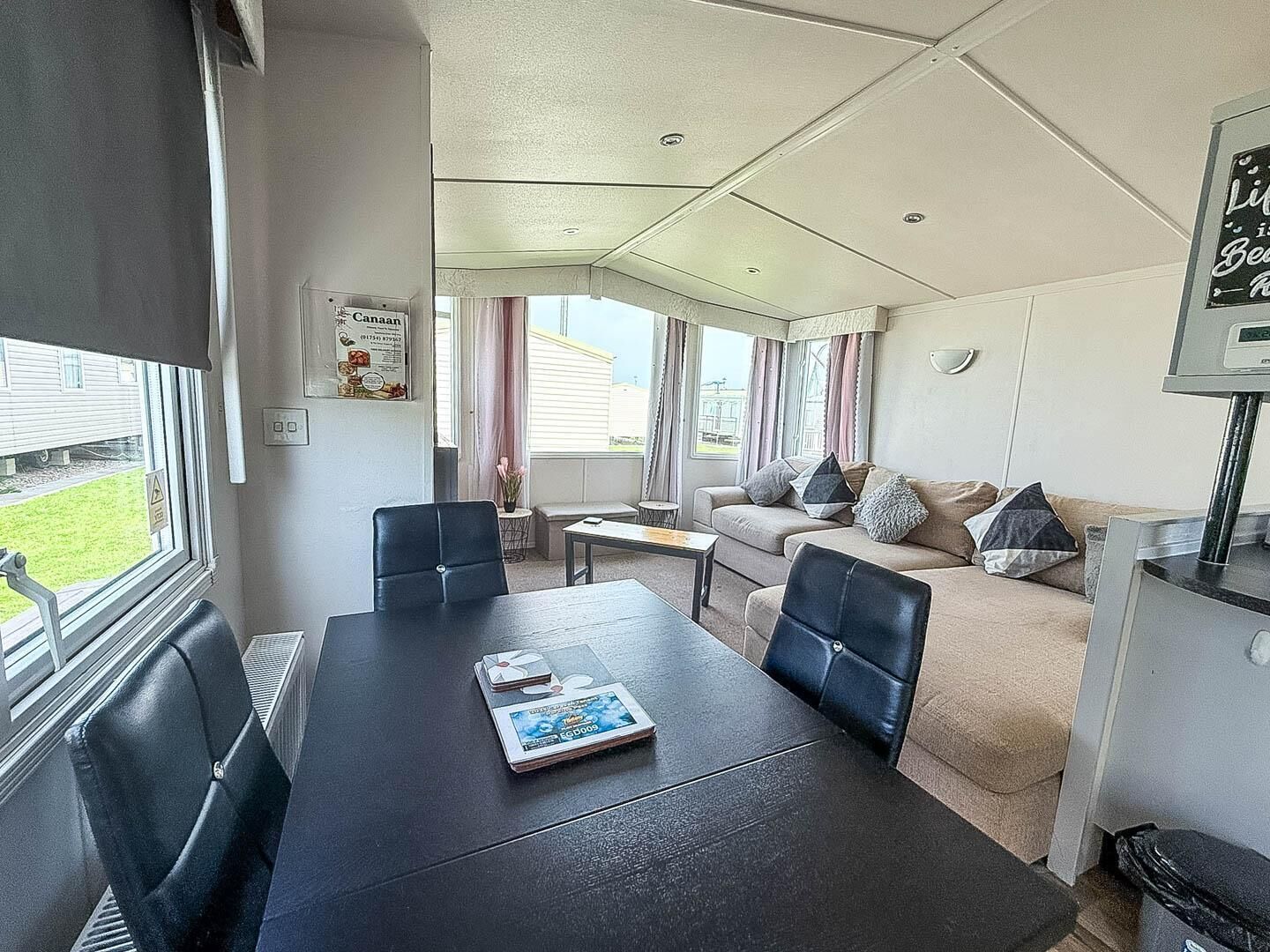 Modern 6 Berth Caravan For Hire At Fantasy Island In Skegness Ref 58009d - England